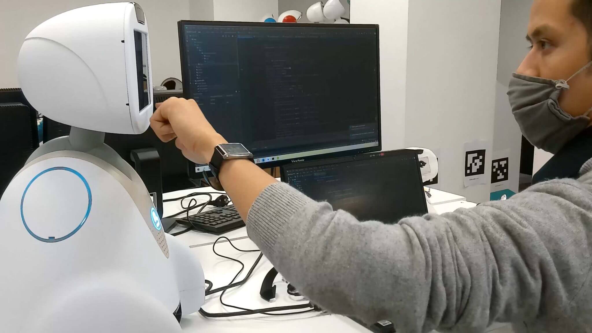 Blue Frog Robotics - Buddy, le robot au service de l'inclusion et de l ...