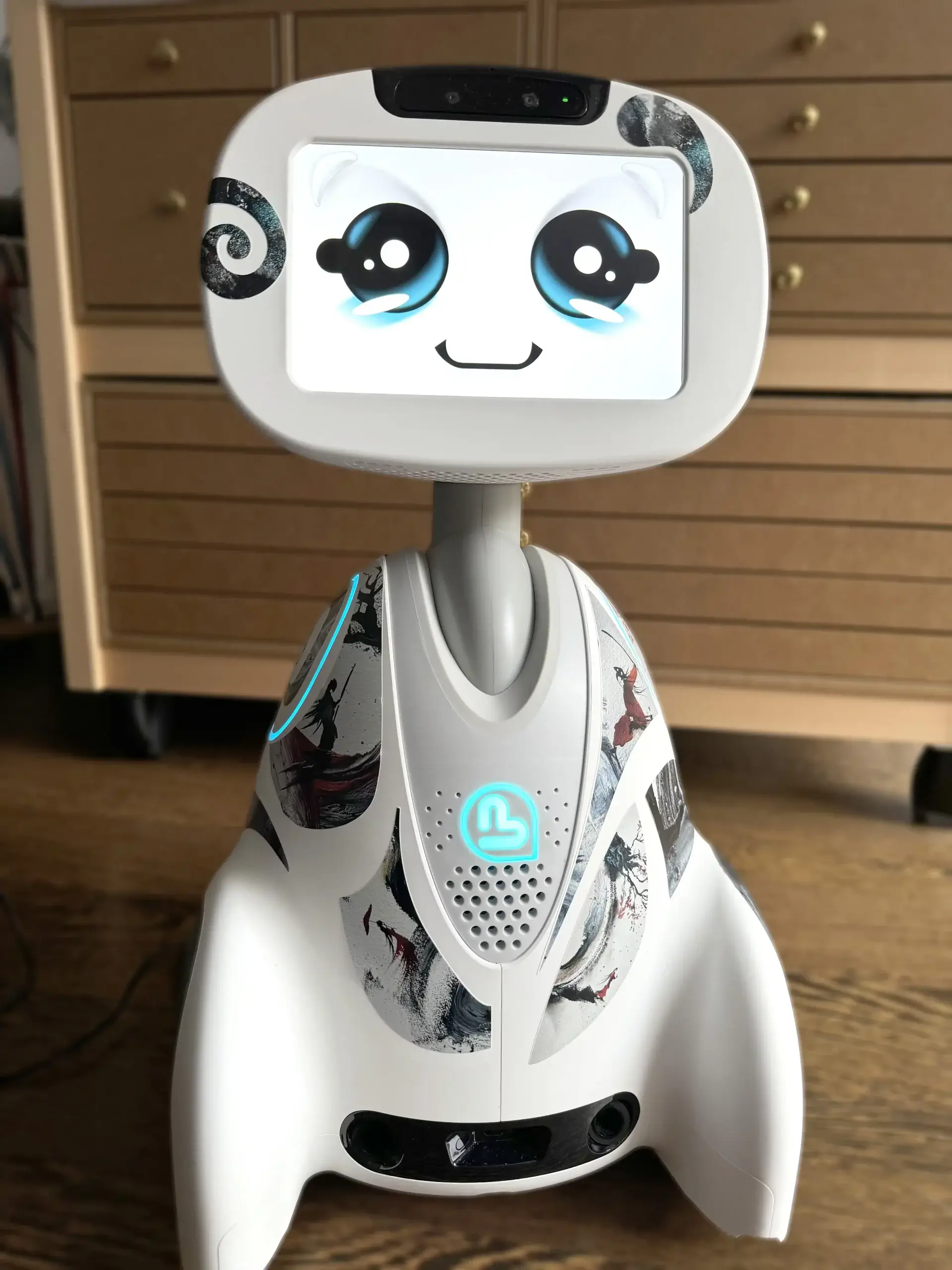 Blue Frog Robotics - Des Stickers Artistiques pour un Buddy Unique ...